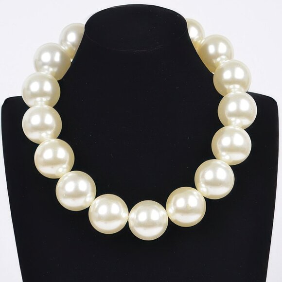 BB Boutique | Jewelry | Big Round Pearl Necklace | Poshmark